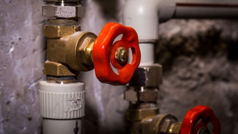 How does plumbing pipe expansion and contraction occur in Seasonal ...